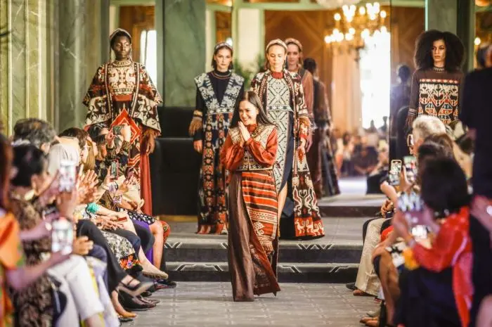 Menggabungkan Gaya Tradisional & Modern dalam Busana - Celim Insider